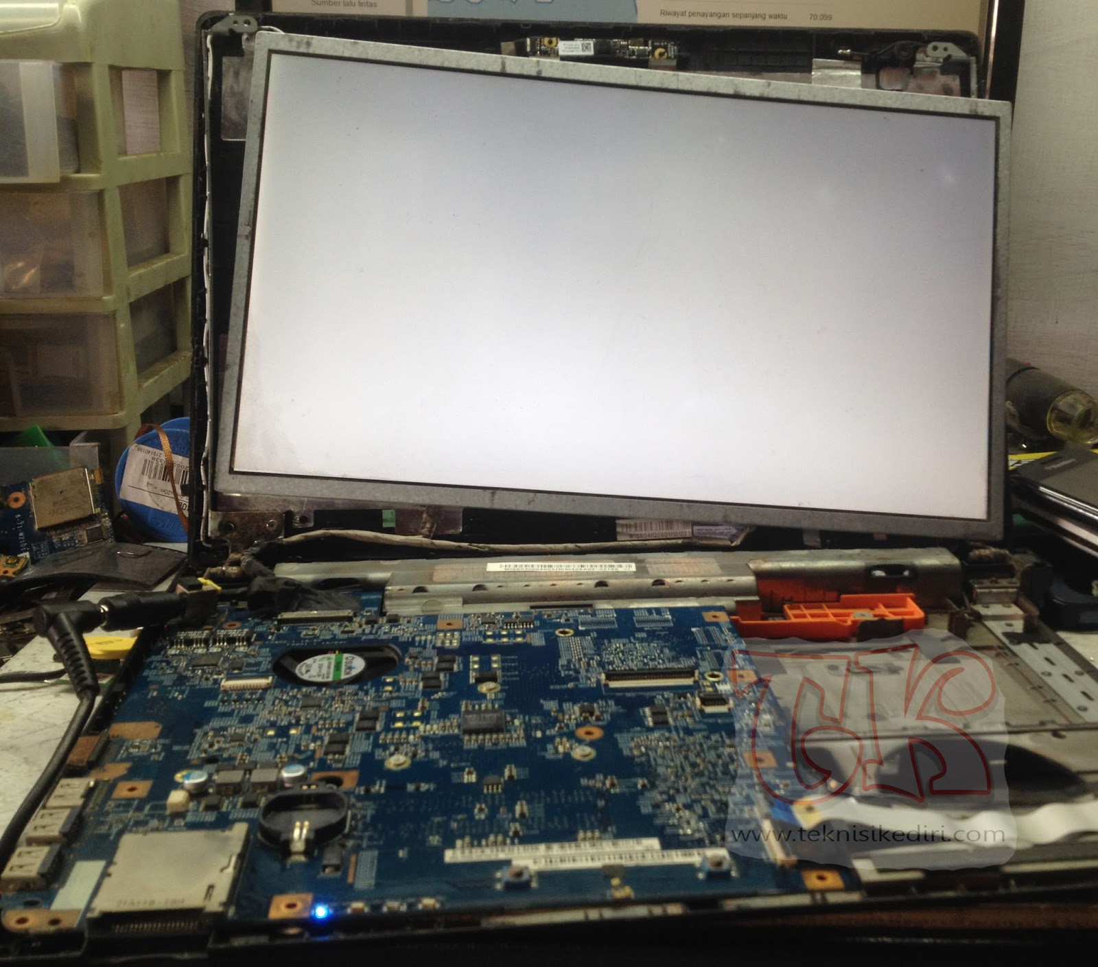 Service Laptop Acer 4752 4750 Layar Blank Putih - TeknisiKediri.com
