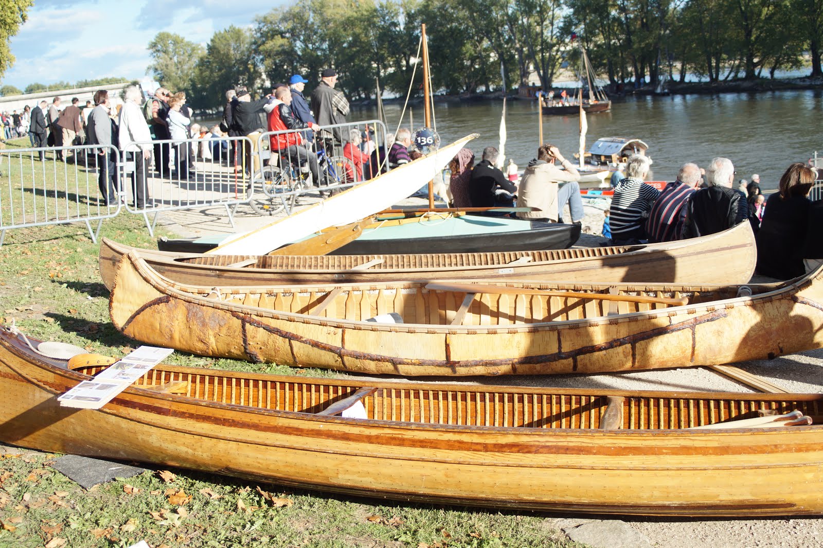 les poissons des arbres: Canot indien en écorce