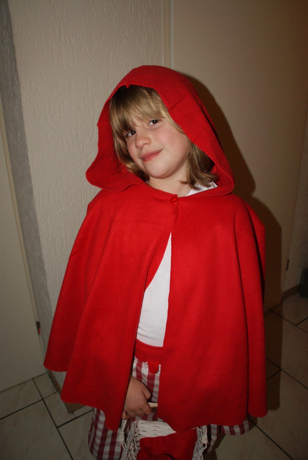 Handmade with Love by Tante Izzy: Zeg roodkapje waar ga je heen...