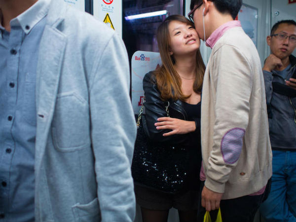 A Man Who Spent 3 Years To Kiss Couple At The Train Station ~ Cambdaily
