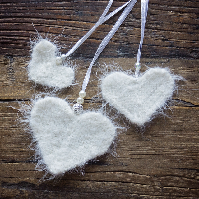 ByHjorthSisters: Gratis opskrift på tre strikkede hjerter