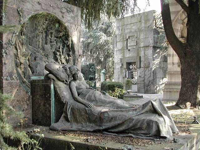 Apollonia Goth: Staglieno monumental cemetery