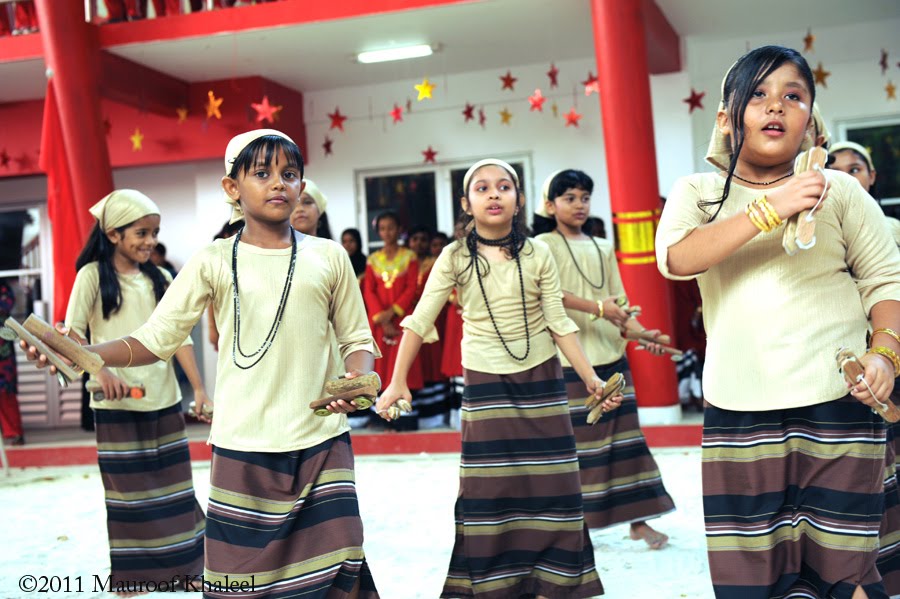 Mauroof's Photo Blog: Childrens Day at Iskandhar School