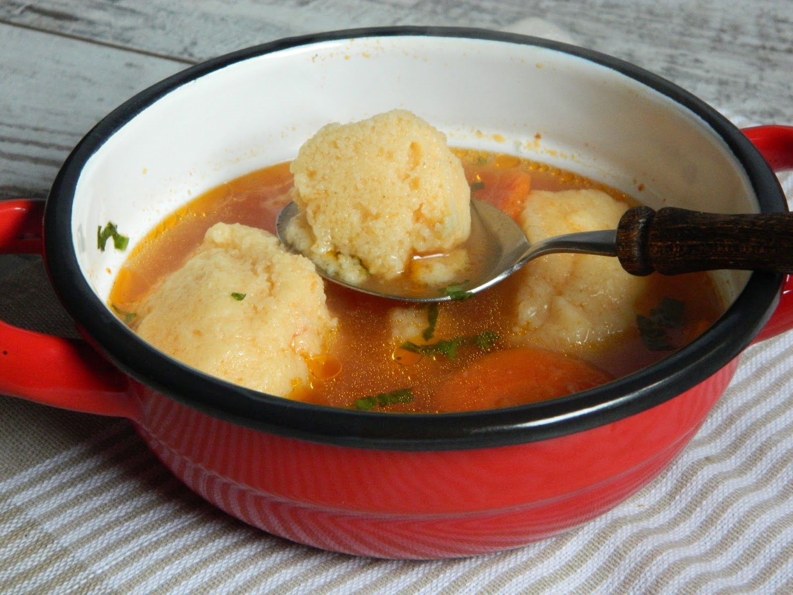 Weekend Passion: Supa de pui cu rosii si galuste de gris