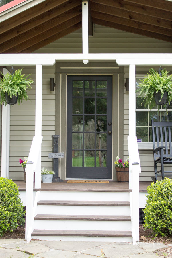 The easiest way to update your front porch | The Inspired Hive
