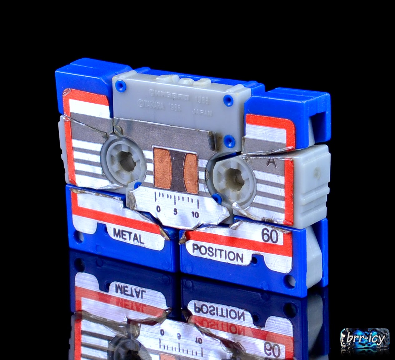 Brr-icy's Transformers Reviews: Blaster and the 1986 Cassettes