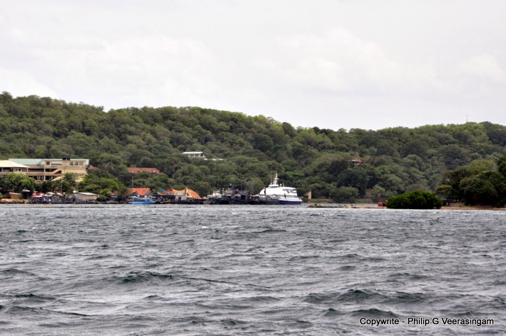 Images of Sri Lanka on blogspot.com: A boat ride inside the Trincomalee ...