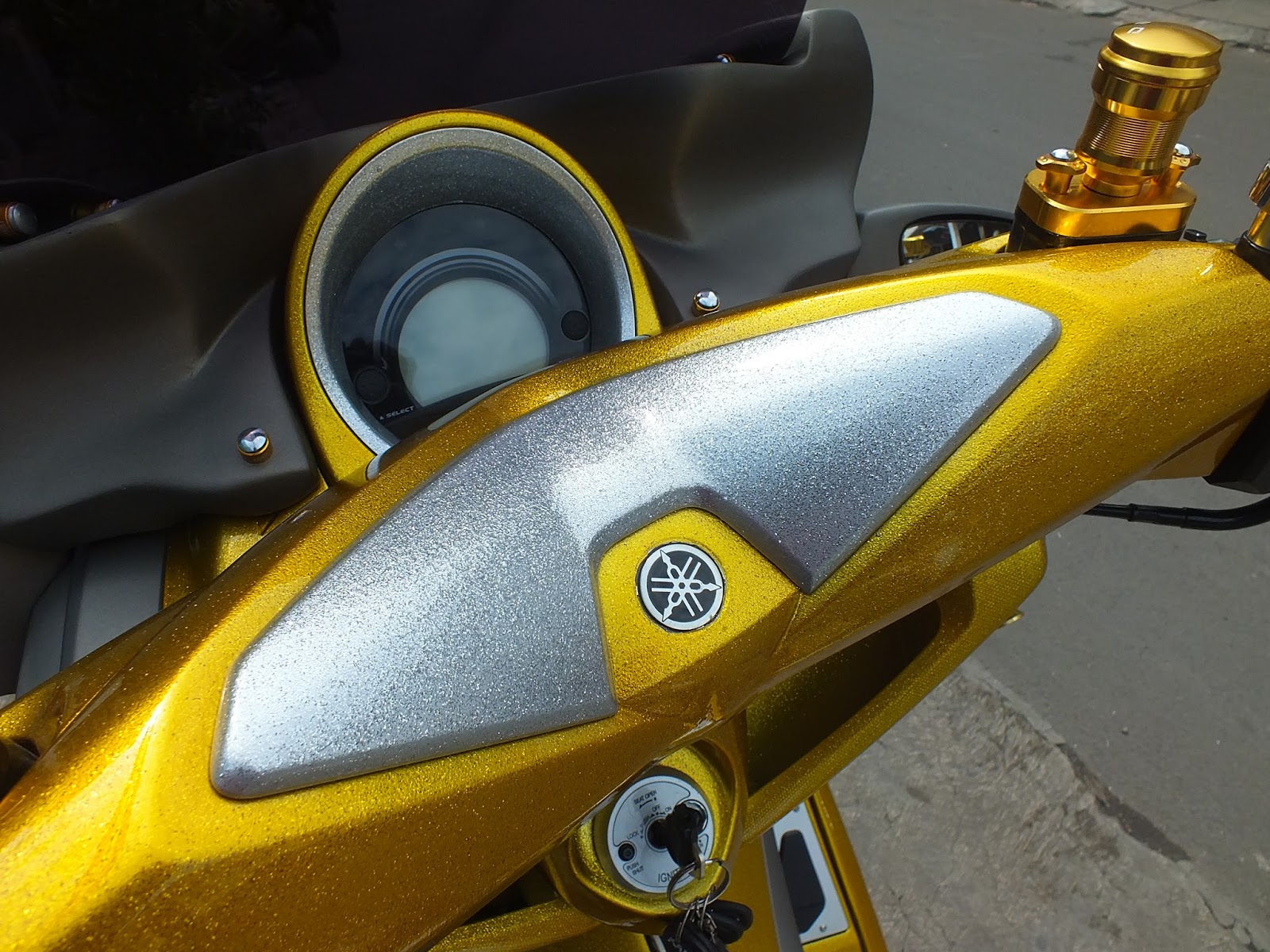 Ngecat MOTOR: YAMAHA NMAX CUSTOM CAT Property of Mr. ECHWAN Cengkareng