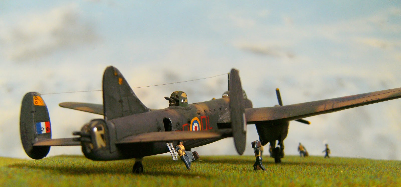 Happyscale-Modellbau: Avro 679 Manchester - Academy scratch conversion ...