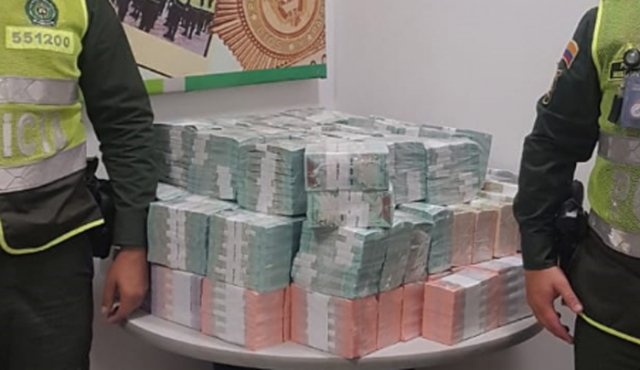 El Parroquiano: Pacas y pacas de billetes venezolanos nuevos tenia ...