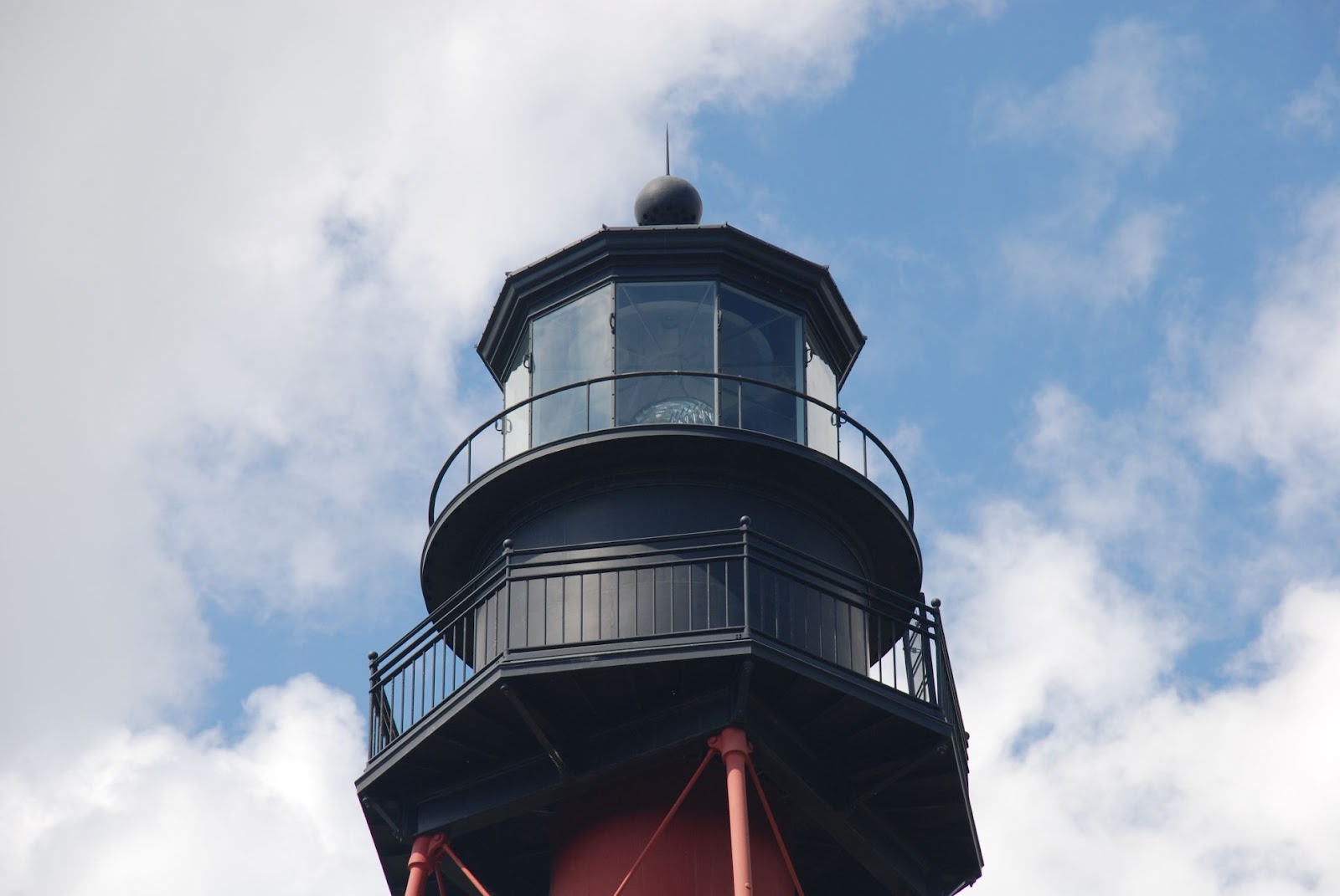 Photographs by Joe: The Crooked River Lighthouse, Straight-up