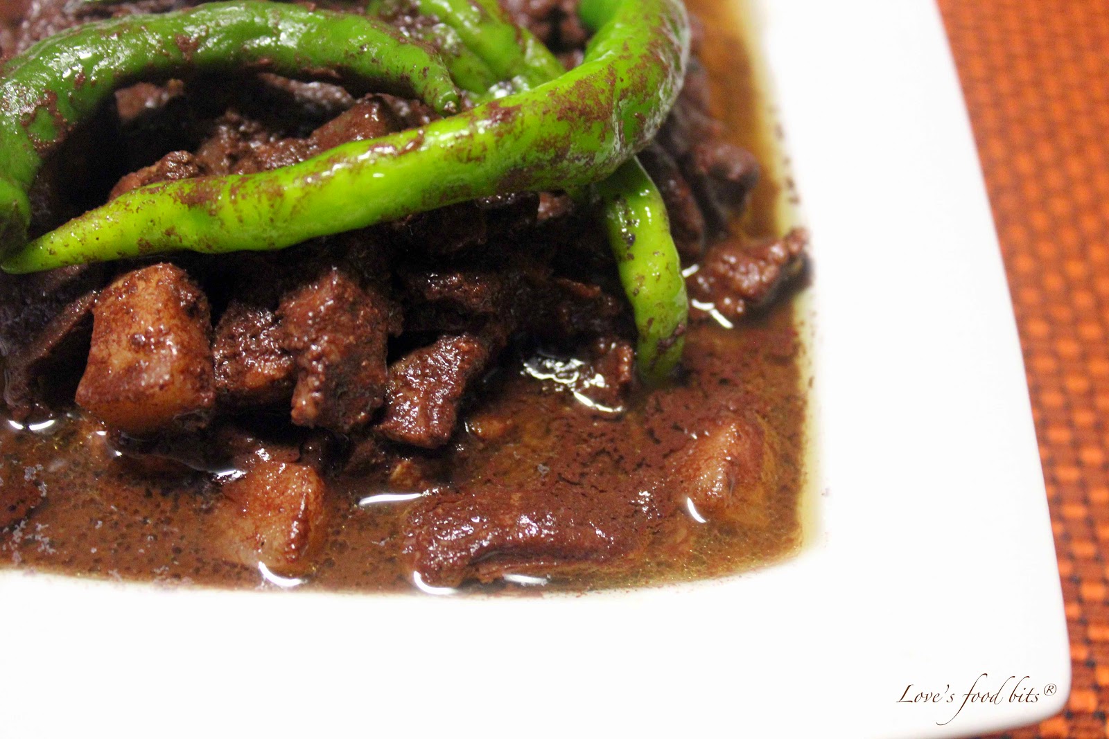 Love's Food Bits: Dinuguan