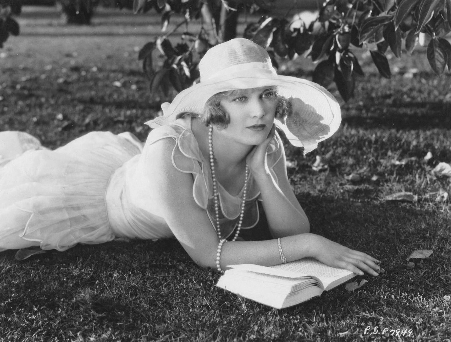 Slice of Cheesecake: Esther Ralston, pictorial