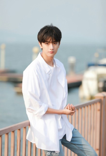 Put Your Head On My Shoulder Actor Lin Yi Praised For His Handsome Looks ~ Weibo Talk