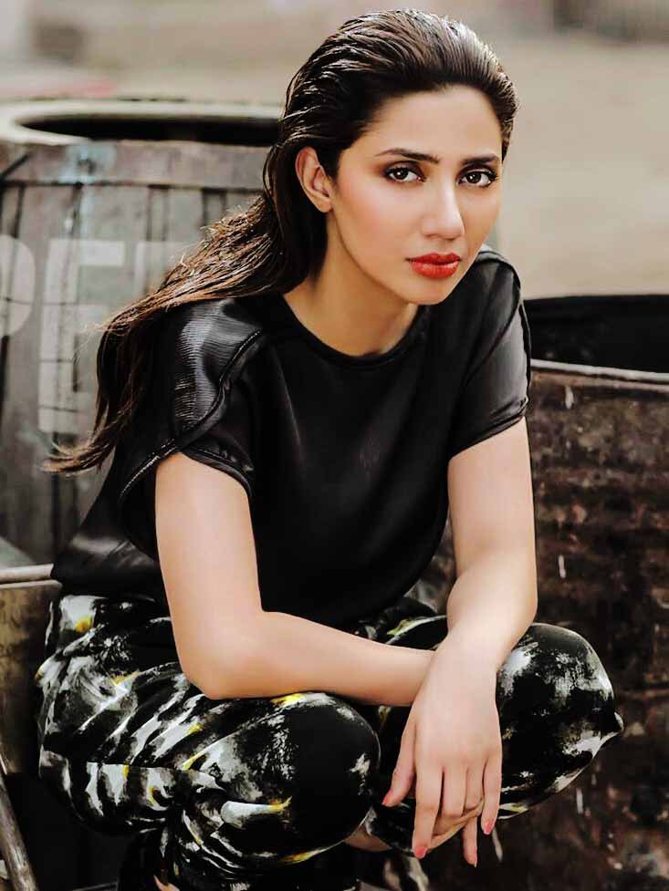 DESI ACTRESS PICTURES: MAIRA KHAN THE RAEES ACTRESS PHOTO SHOOT WATCH ...