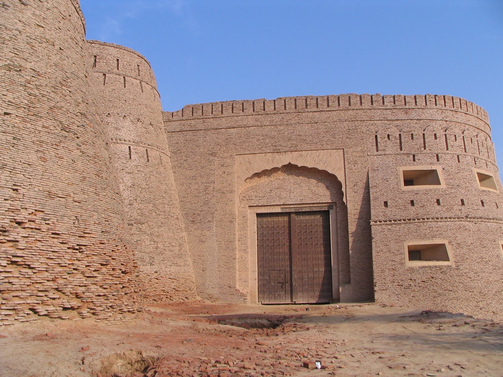 Pakistan Visiting Plases: Derawar Fort Pakistan