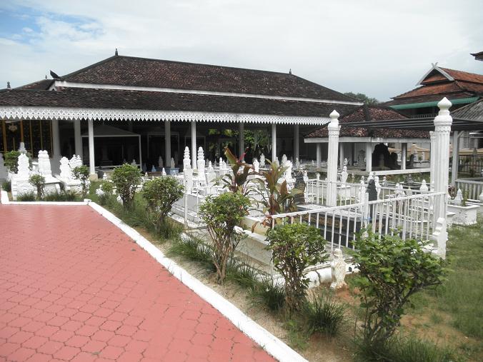 SENI LAMA MELAYU (MALAY OLDEN ART): Makam diraja (Royal mausoleum of ...