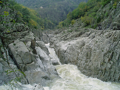 Topo Rando RLD: DES BALCONS DU RHÔNE AUX GORGES DU DUZON