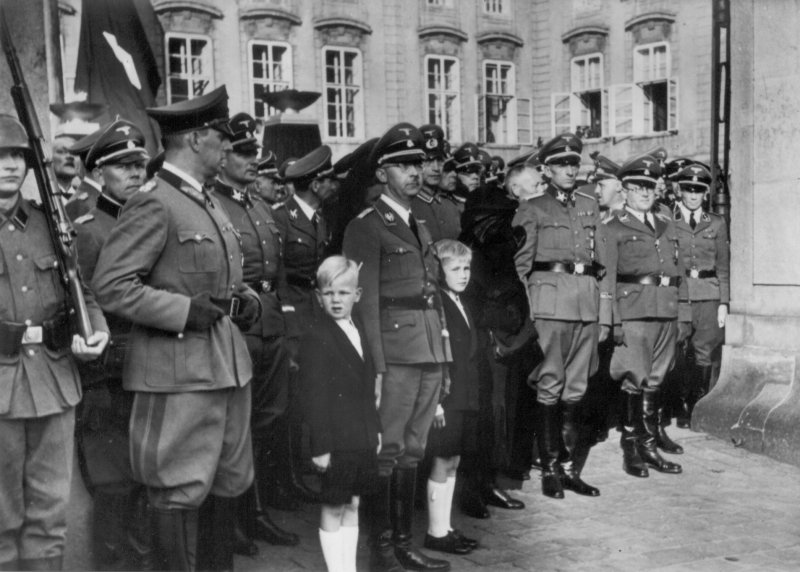 NAZI JERMAN: Foto Karl Wolff, Kepala Ajudan Himmler