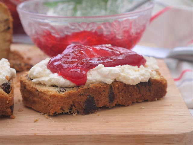 This Muslim Girl Bakes: Chocolate Orange Scone Loaf.