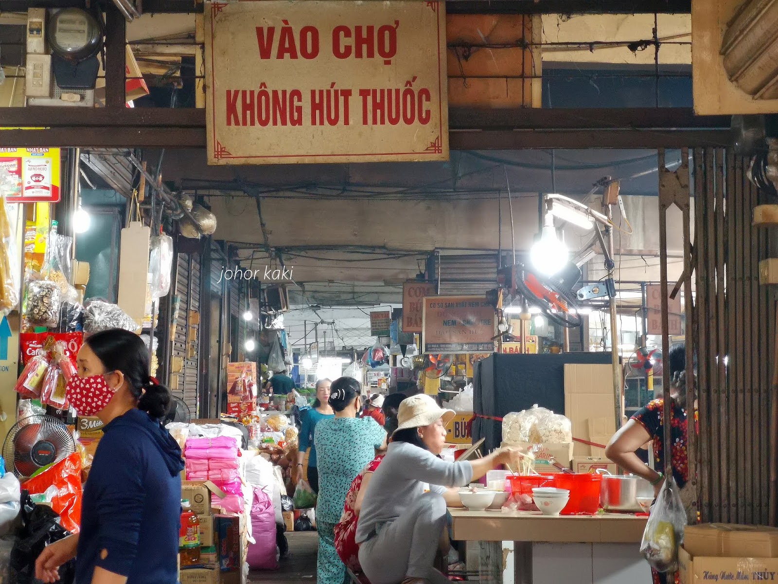 Things to See & Eat at Historic Cho Dong Ba Market in Hue |Tony Johor ...
