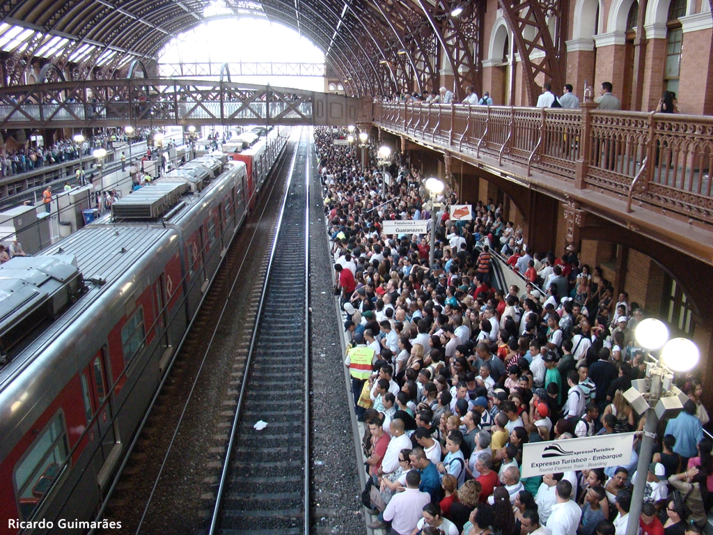 The global overcrowding commuting train photos