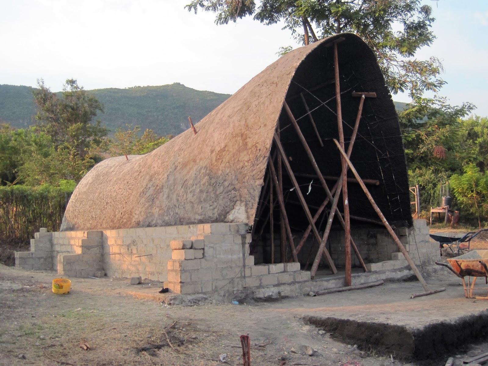 Catenary Vaulting on Mfangano Island, Kenya: Ferro Vault_First Hull
