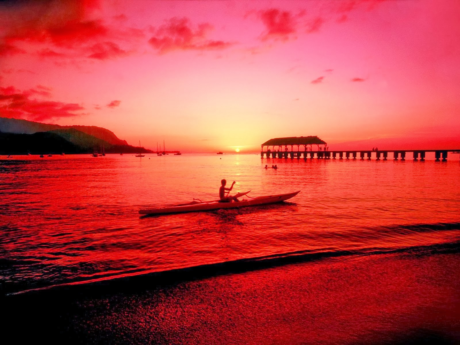 Atardecer rojo en la playa - Fondos de Pantalla HD - Wallpapers HD