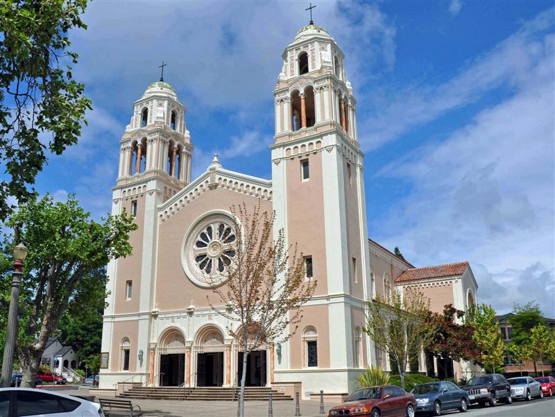 Visiting All The Churches In Petaluma: St. Vincent de Paul Catholic Church