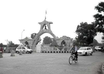 Travel and Tourism: Sahid Gate (Martyr's Memorial)