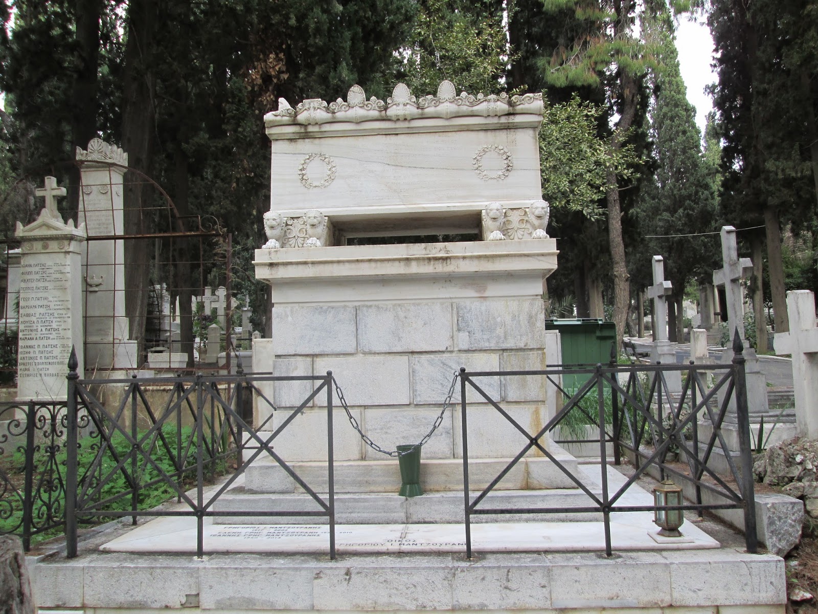Athens First Cemetery in English: Ancient Greece in the Cemetery