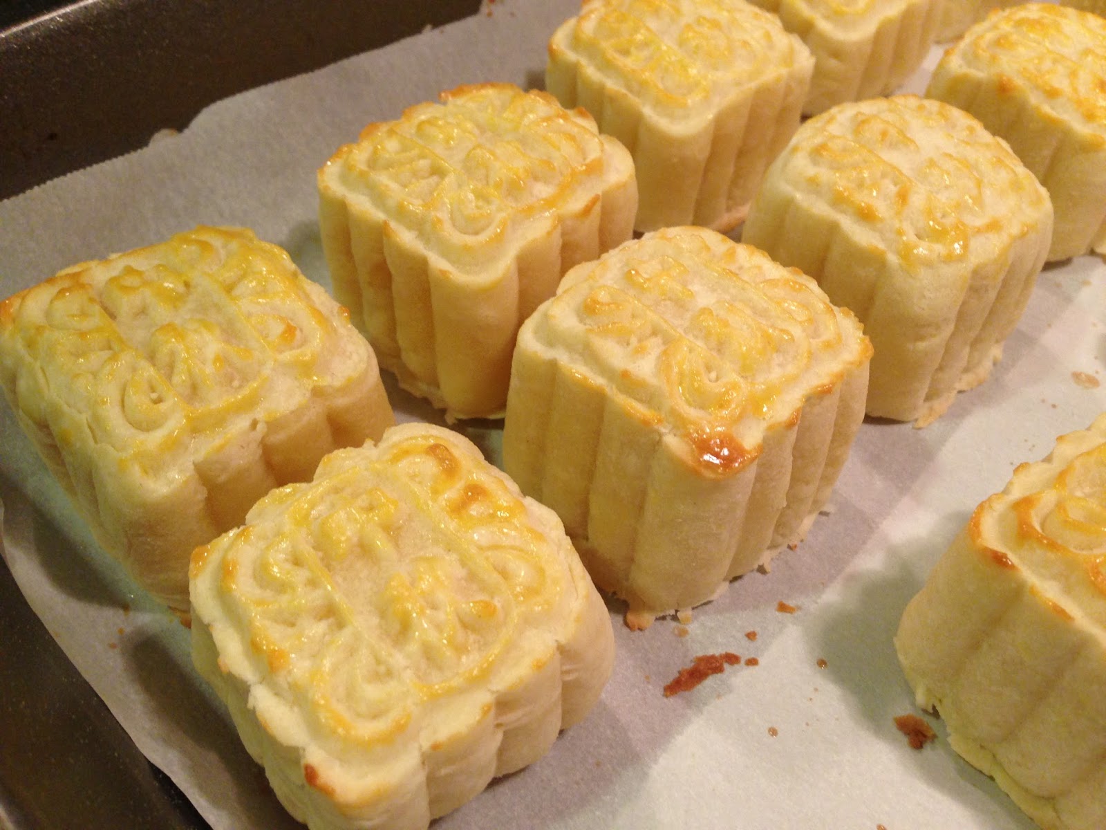 Everyday Leisure: How to make Mini Egg Custard Moon Cakes