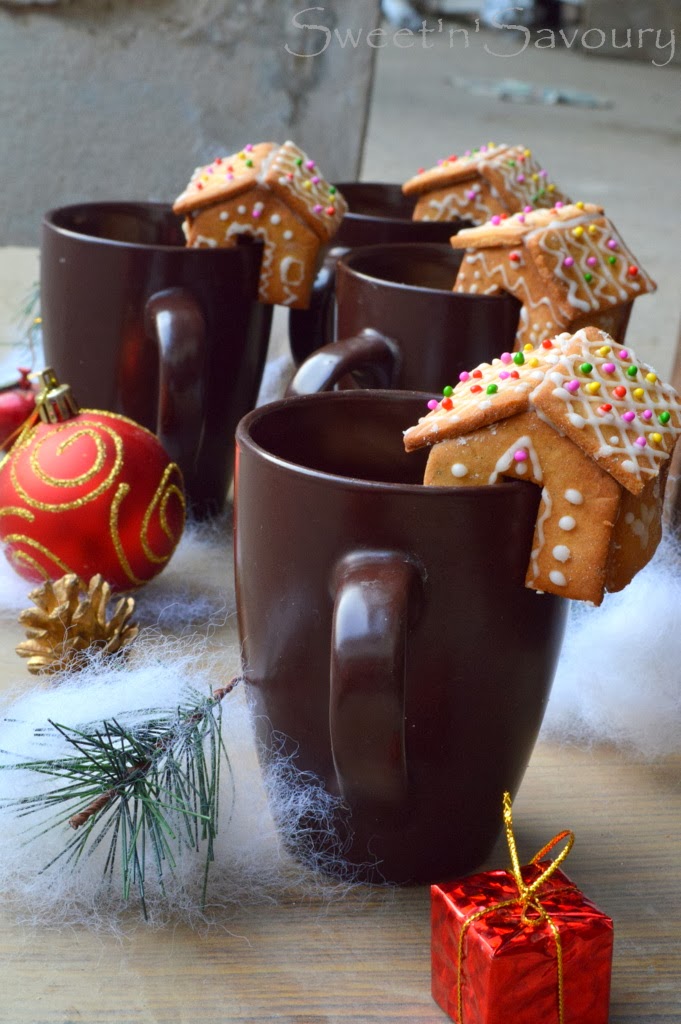 Sweet 'n' Savoury: Mini Mug Gingerbread house
