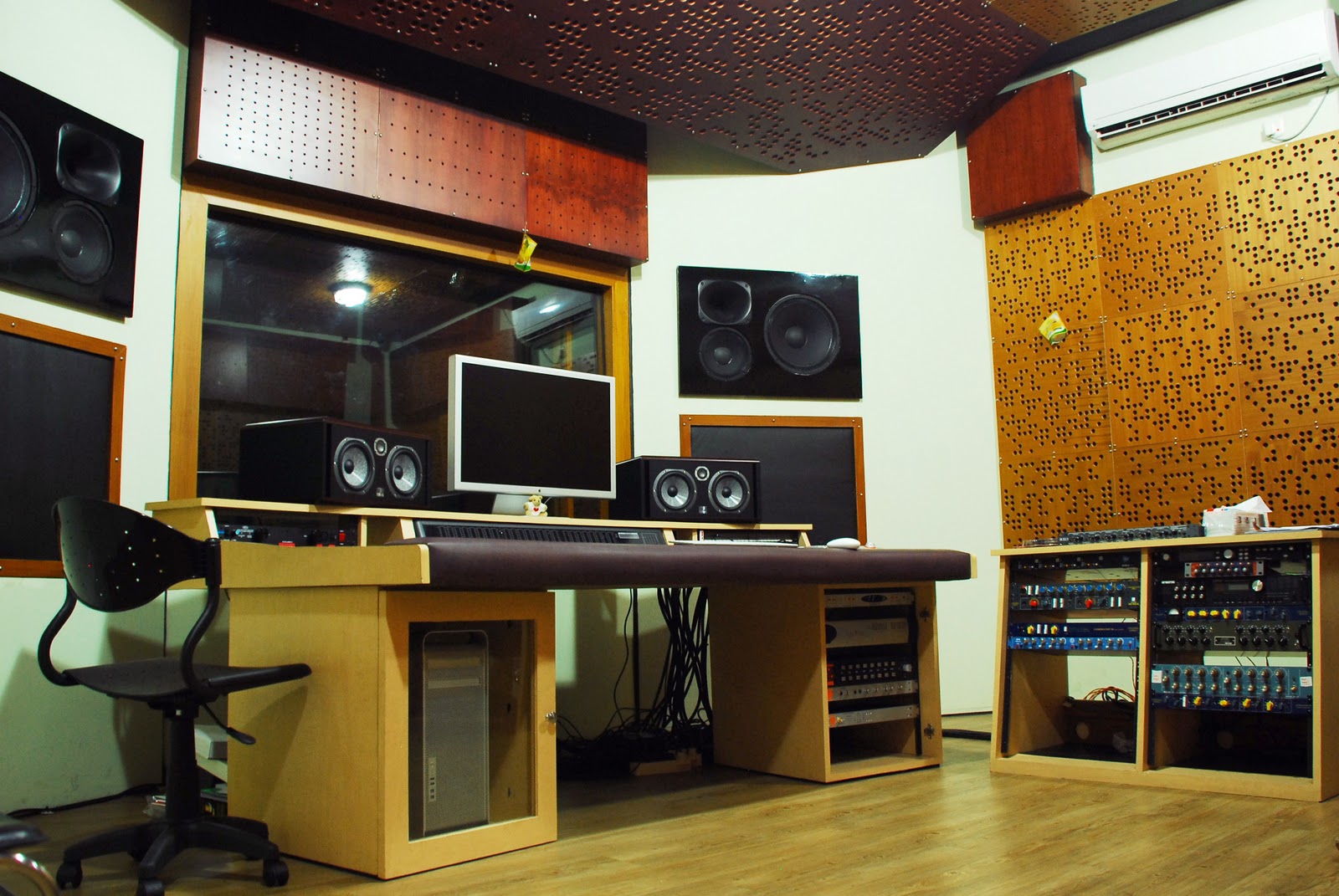 Music Inspire: Studio Musik