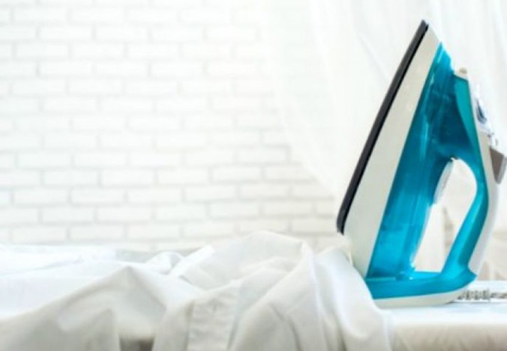 Τρεις τροποι για να καθαρισετε την μαυρισμενη πλακα απο το σιδερο ...