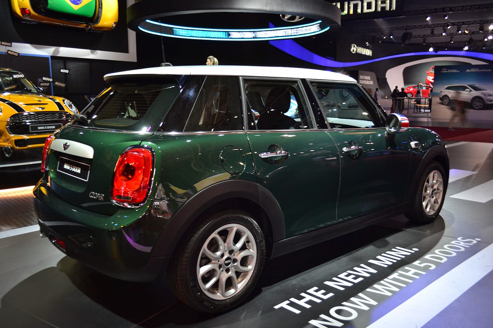 MINI Cooper quatro-portas chega ao Brasil partindo de R$ 105 950
