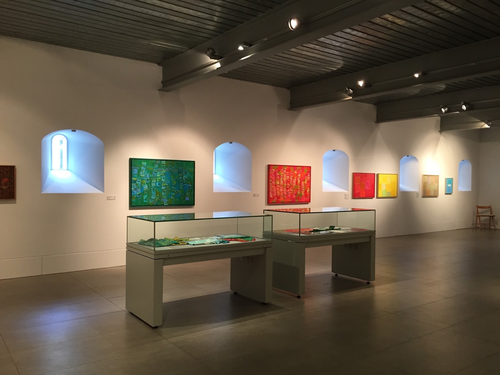 Emma Vining Hand Knitting: Bernat Klein: A Life in Colour