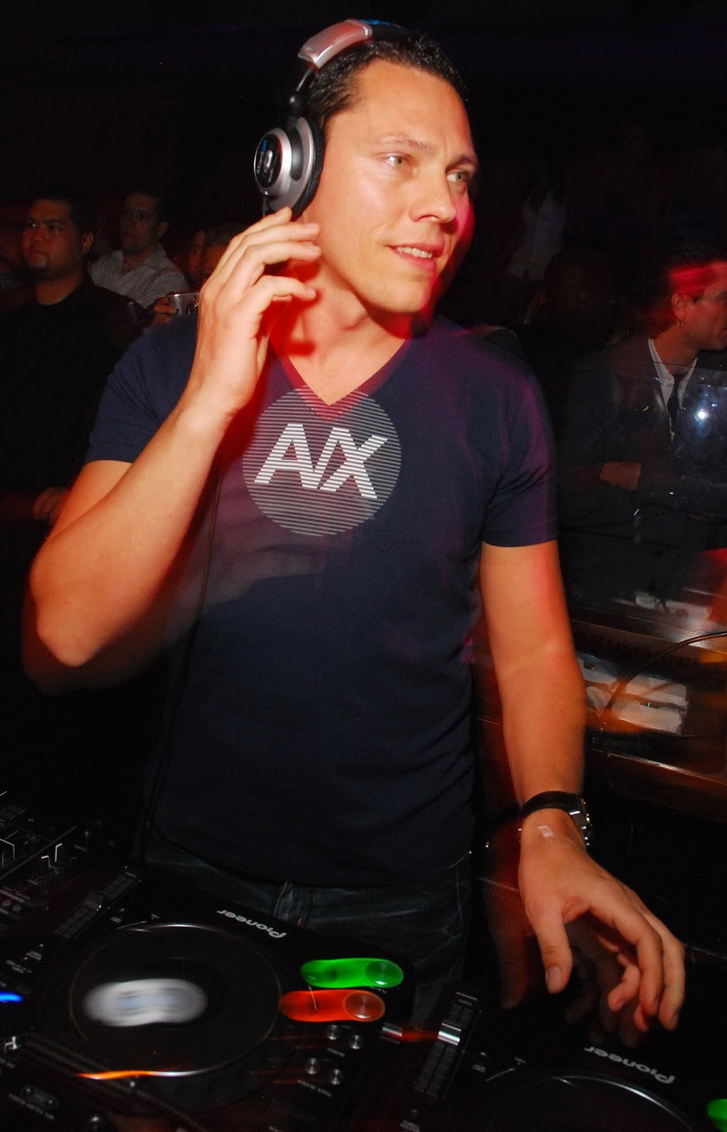 DJ Tiesto Stylish HQ Photos While Performing Live