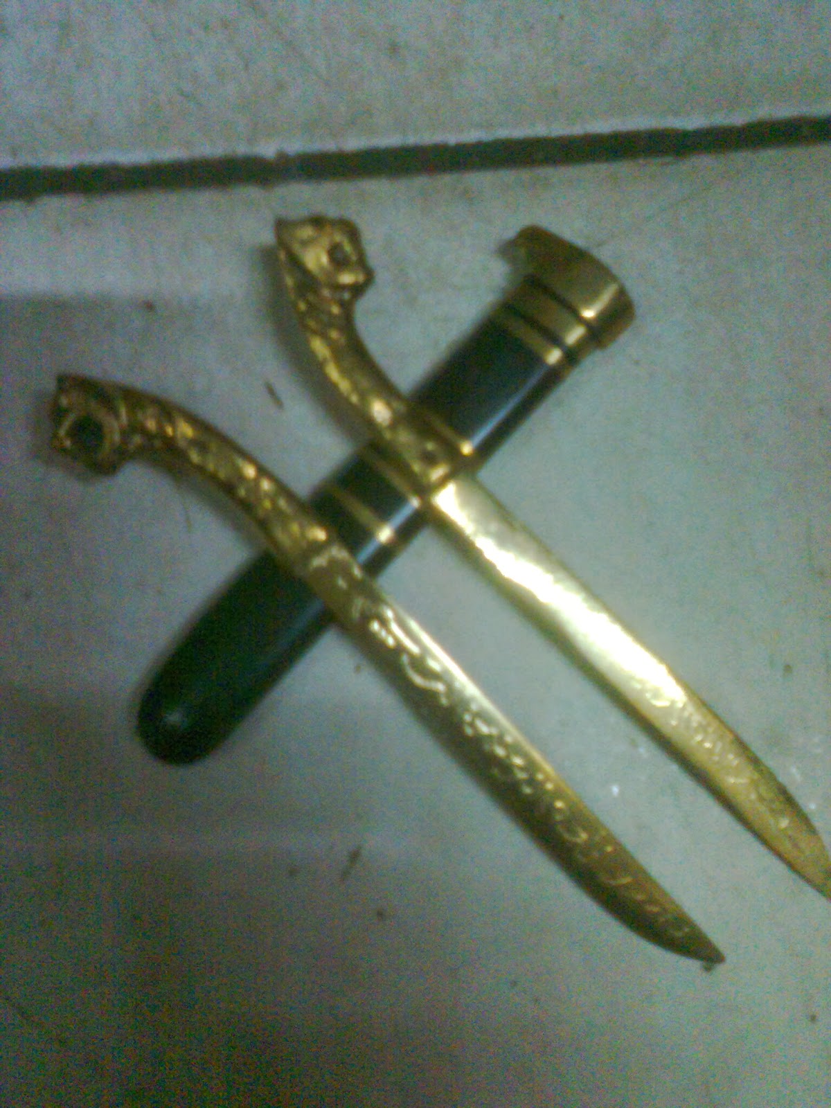 GALERI BARANG ANTIK DAN LANGKA: GOLOK MINI KEMBAR BERTUAH