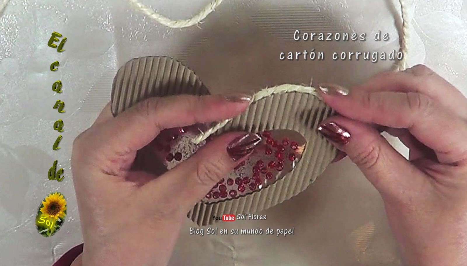 Corazones de cartón corrugado