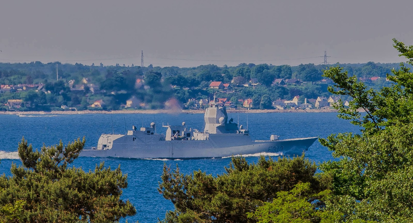 The Things I Enjoy: The Royal Norwegian Navy's frigate Helge Ingstad ...