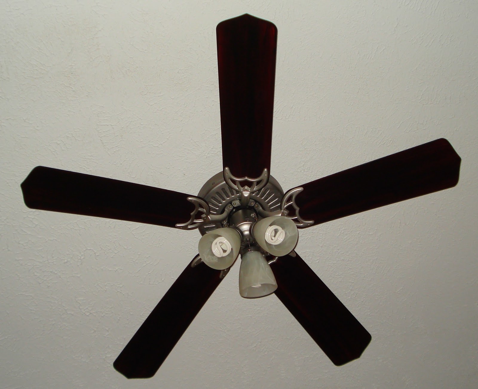 Frugal Newlyweds: How to Paint Your Ceiling Fan