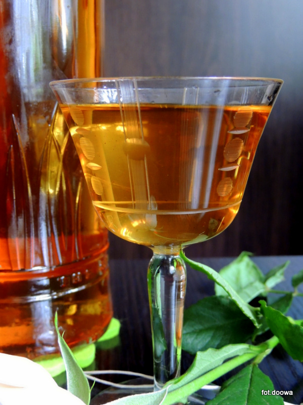 Rosolio - włoska nalewka różana - Moje Małe Czarowanie - Dorota ...