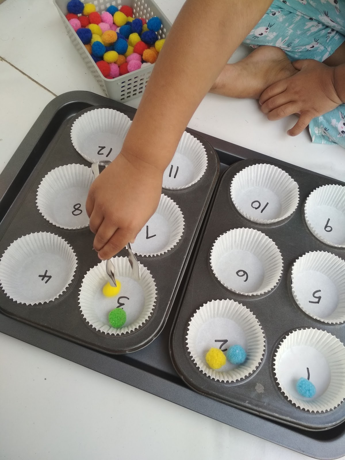 Sonshine Mumma: Pompom and Muffin Tray Counting Activity