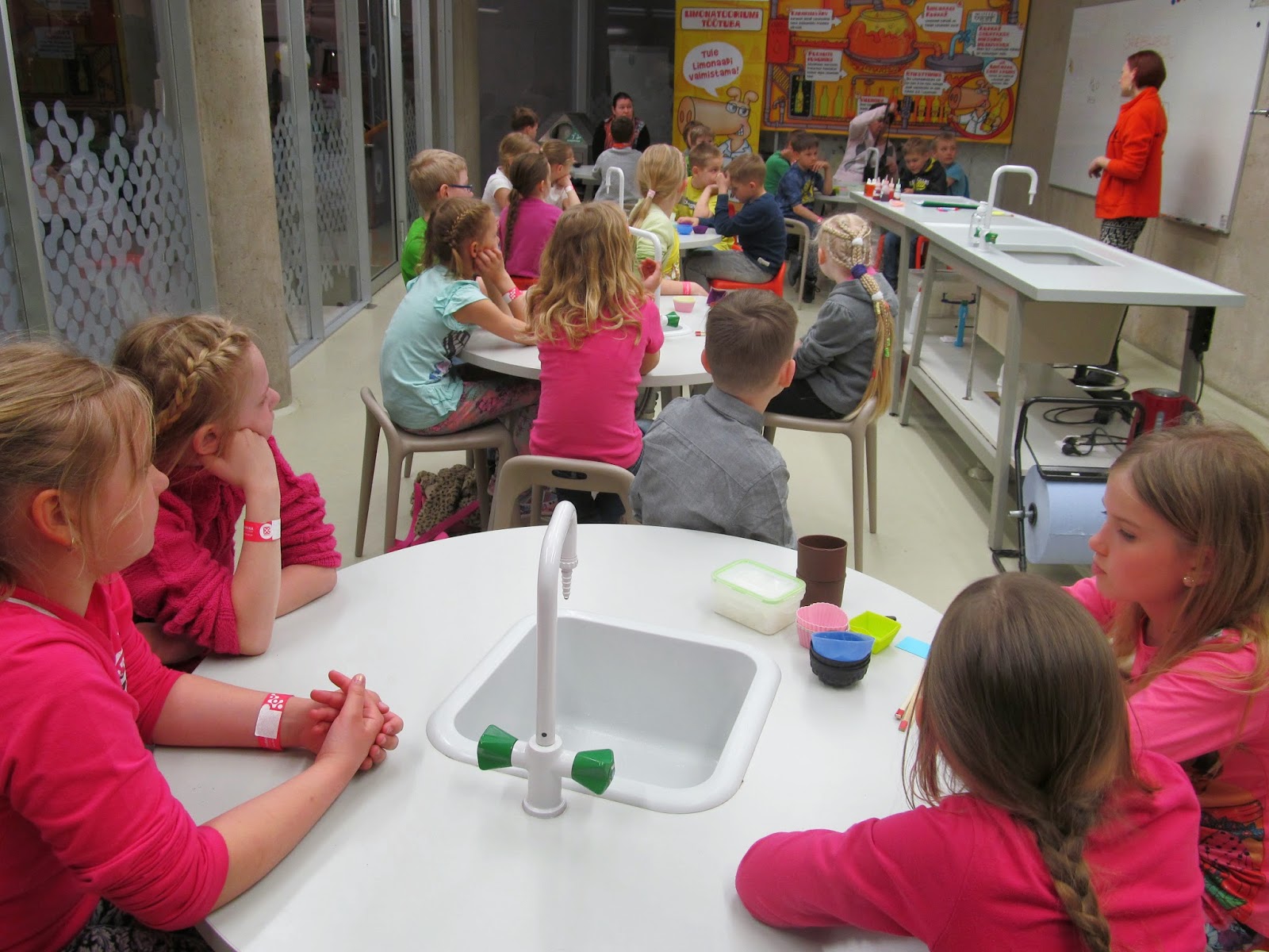 VKrK Liia klassi ajaveeb : Õppereis Tartu teaduskeskusesse AHHAA