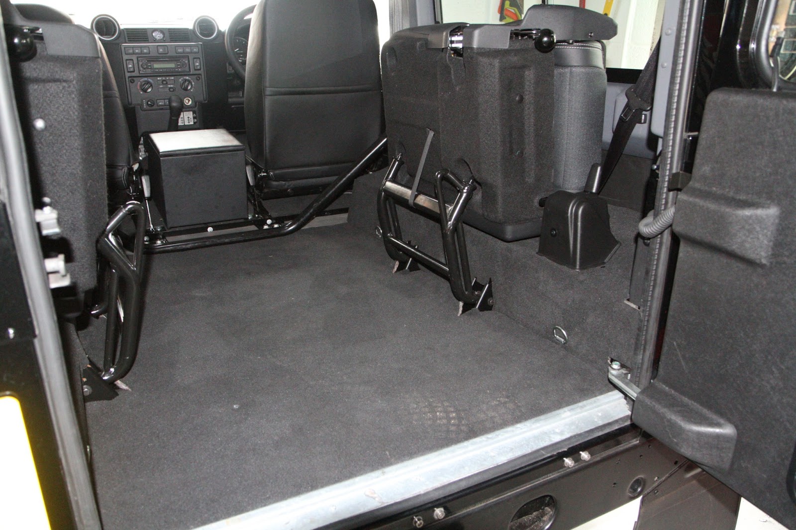 Defender 90 XS: Sound Deadening Phase 3 (Rear Tub)