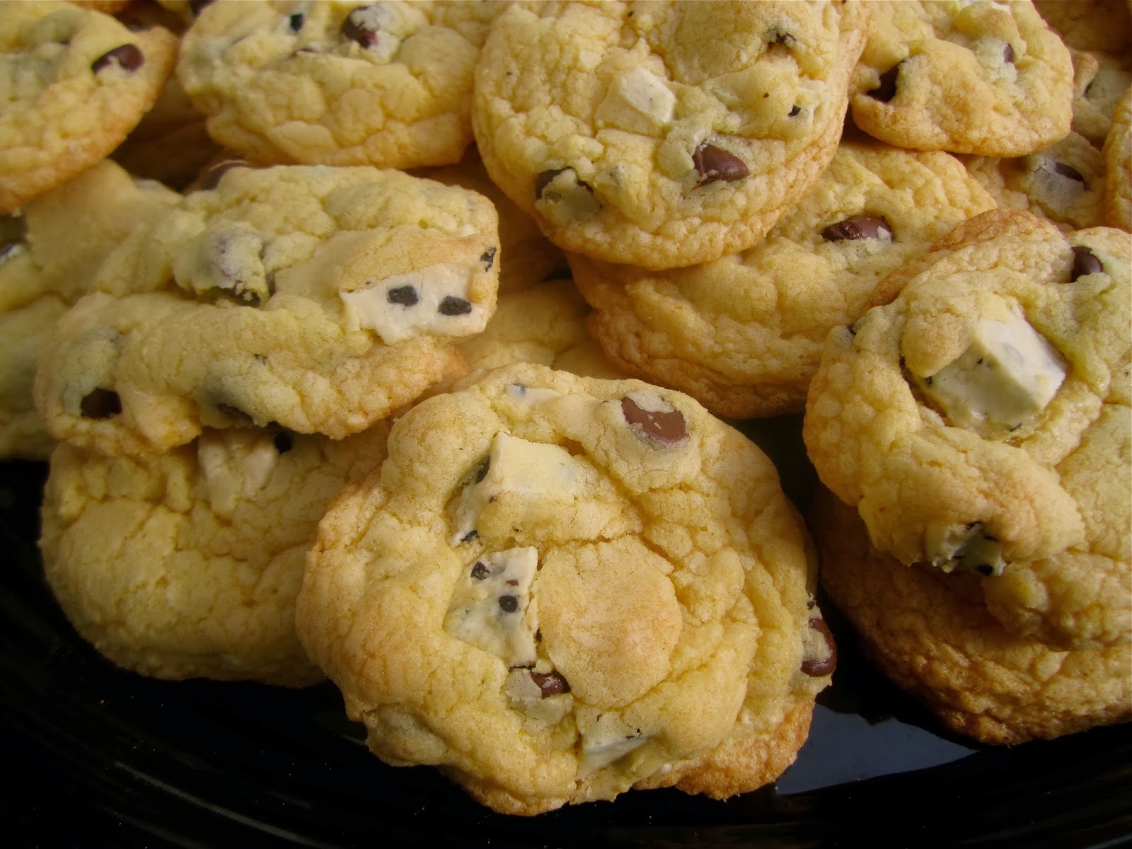 Stephanie Cooks: Chocolate Chip Cookies 'N Cream Cookies