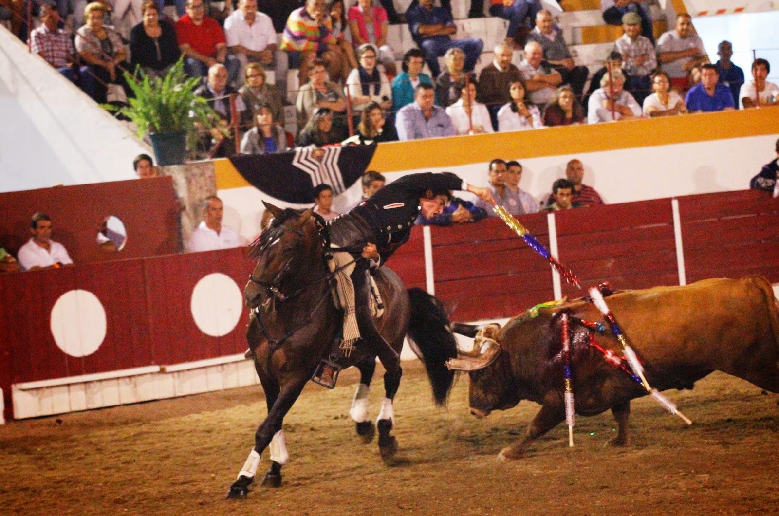 PLANETA DOS TOUROS - Para Aficionados: Tourada comemorativa do 15º ...