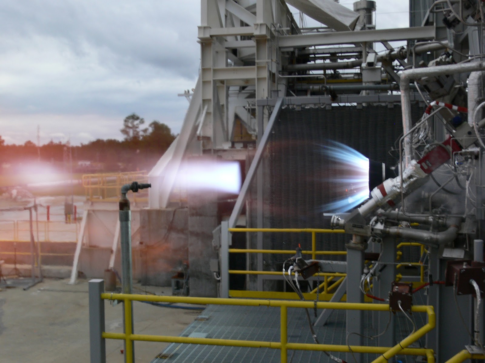 Stennis Business and Technology Digest: Blue Origin tests thrust chamber