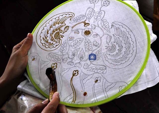 PENYUNGGING BATIK: Membatik Motif Dasar